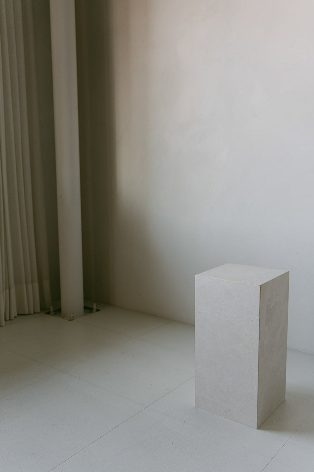 Mosa White Marble Plinth 004 | Made-to-order – District Loom